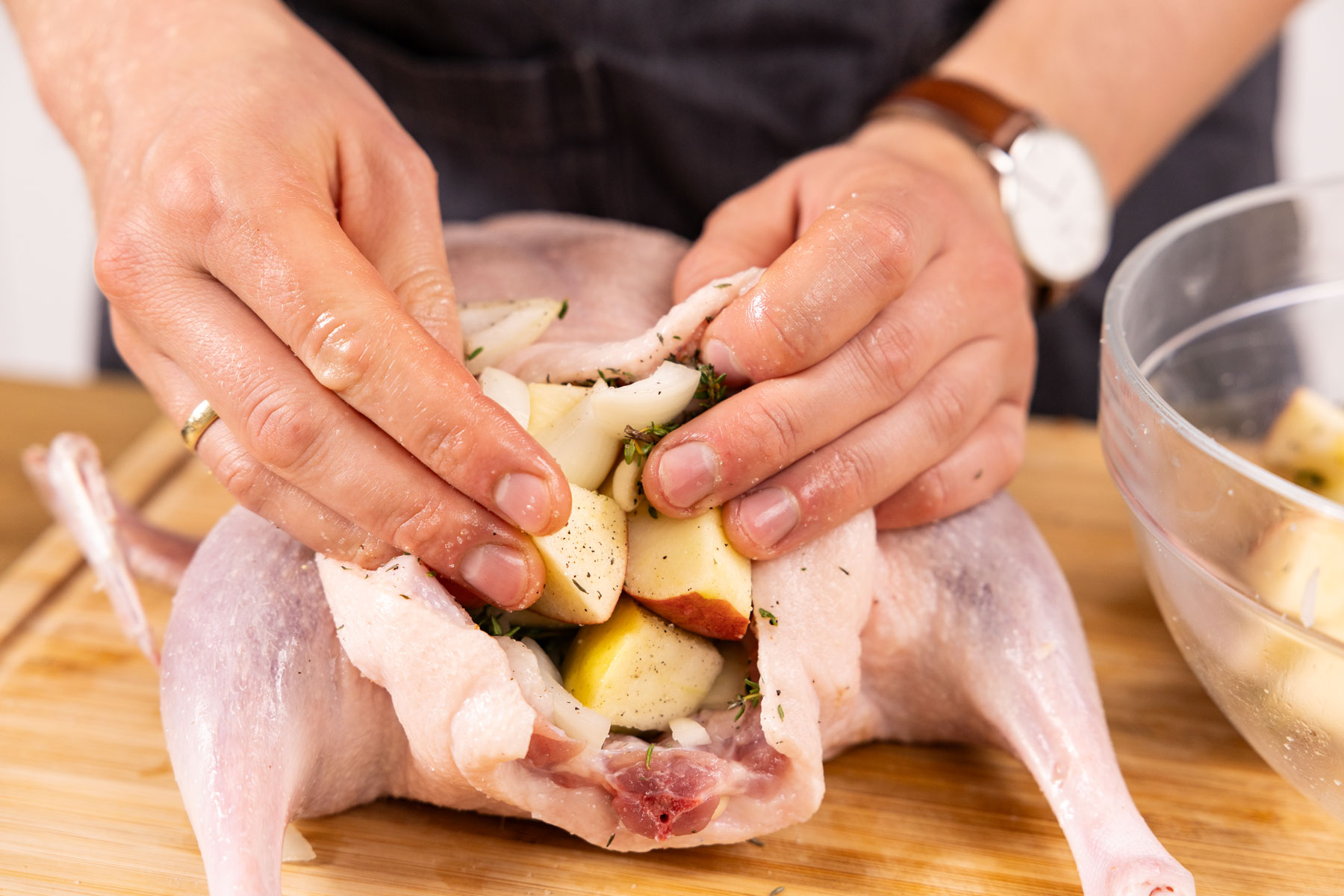 Ganze gebratene Ente aus dem Backofen