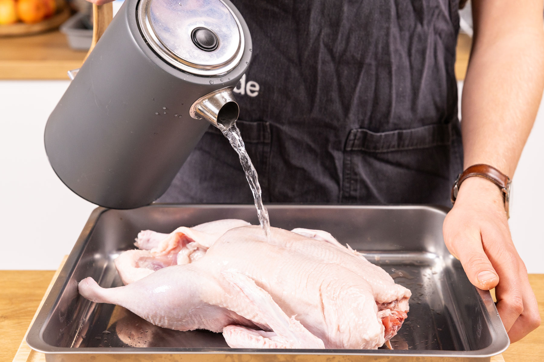 Ganze gebratene Ente aus dem Backofen