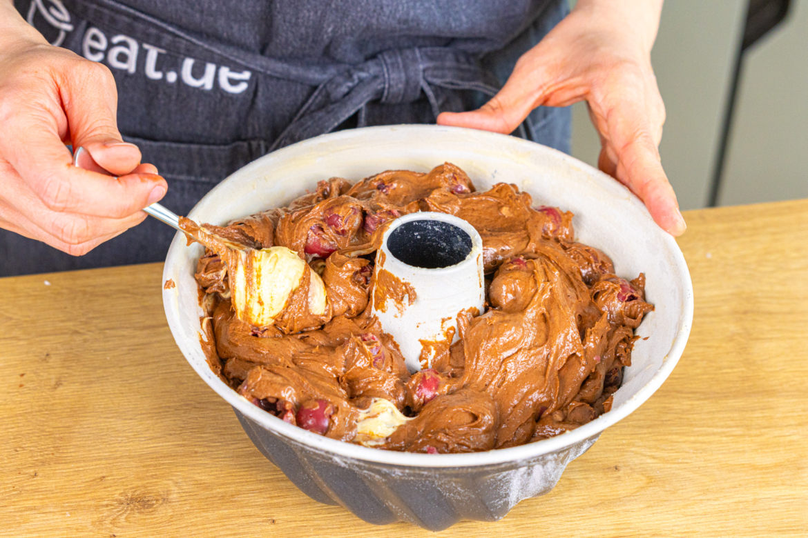 Marmorkuchen mit Kirschen