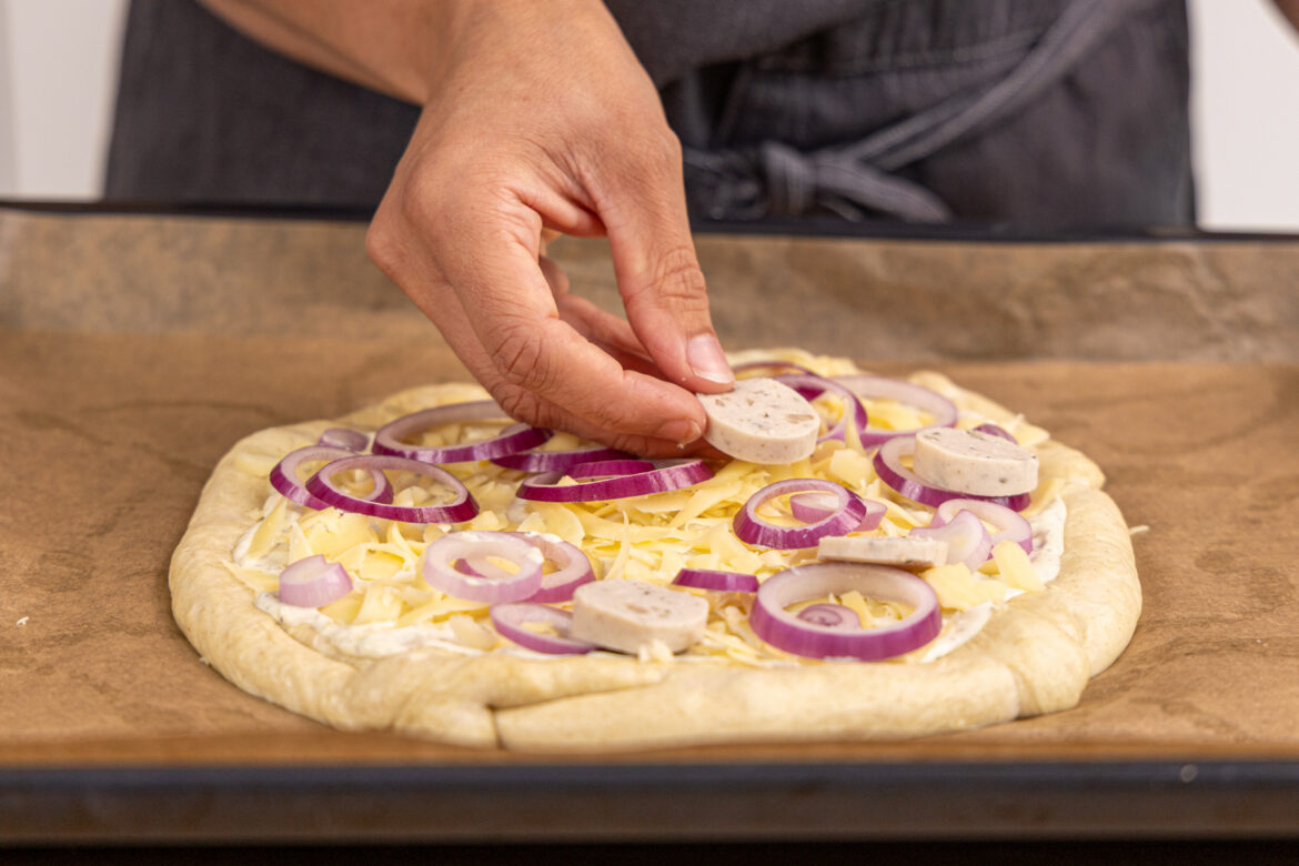 Brezel Pizza mit Weißwurst